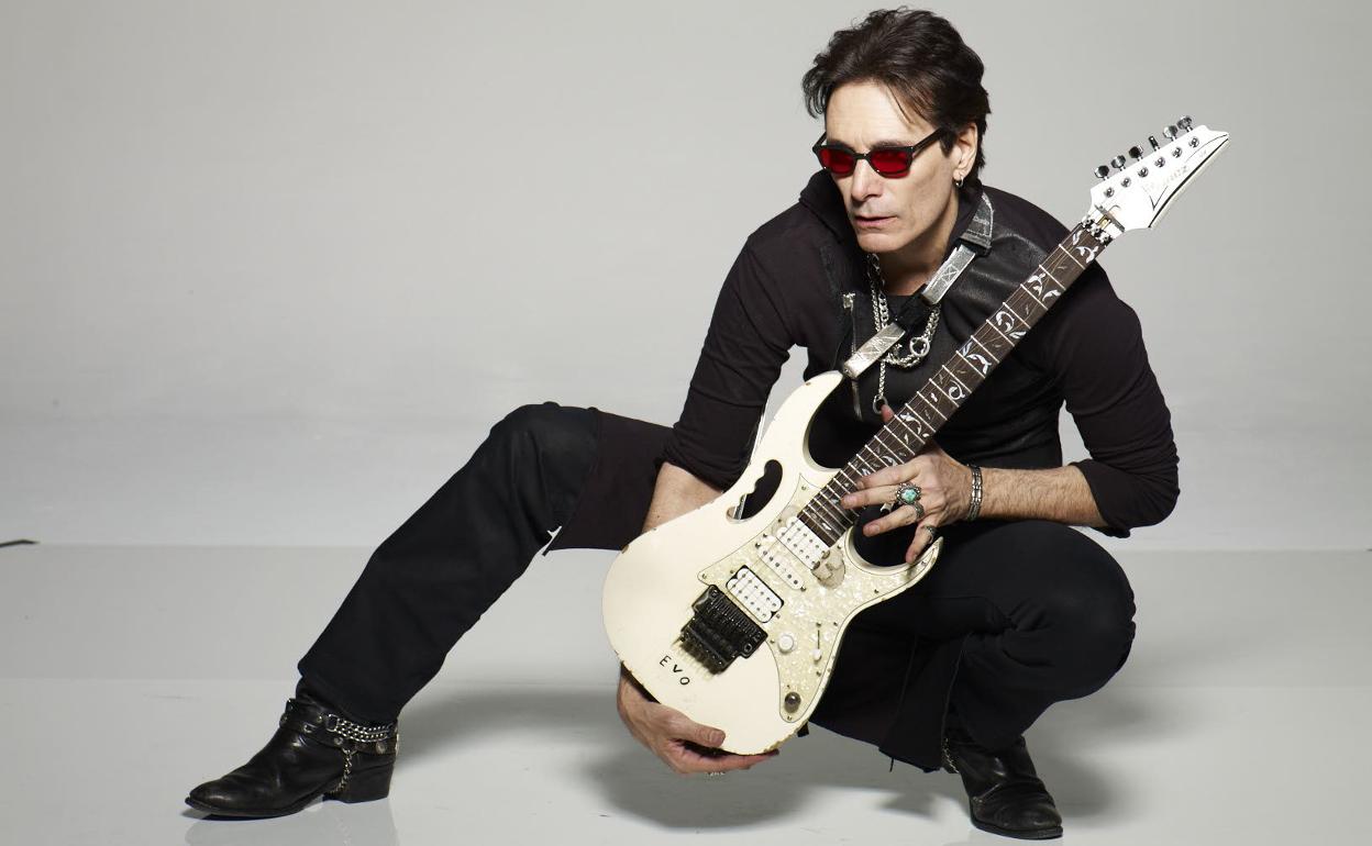 Steve Vai hará arder su guitarra en Bilbao el próximo 1 de abril | El Correo